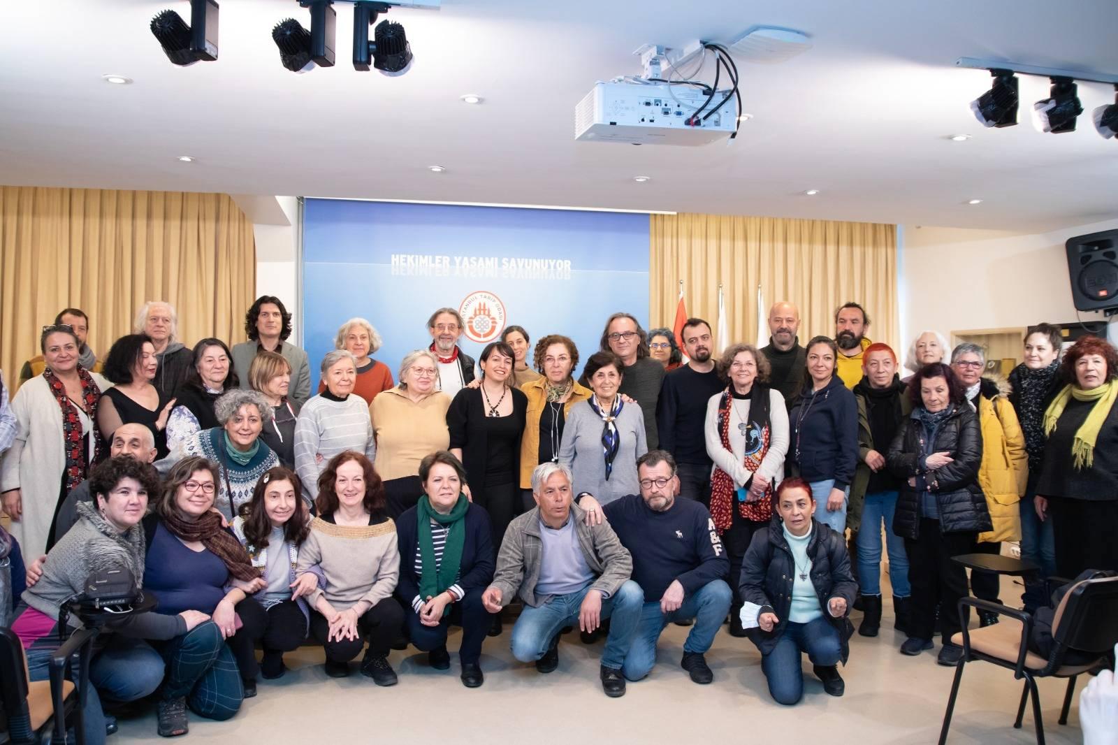 Bir Ada Hikayesi: Covid’de Başarı Belgesi, Depremde Soruşturma ...