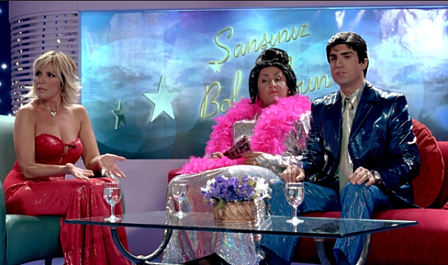 MUBI mayıs ayında Ezel Akay imzalı kült filmlere ev sahipliği yapıyor ...