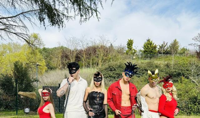 Adnan Oktar'a benzetildi! Fantezi evi Fergio House'un lideri bakın kim ...